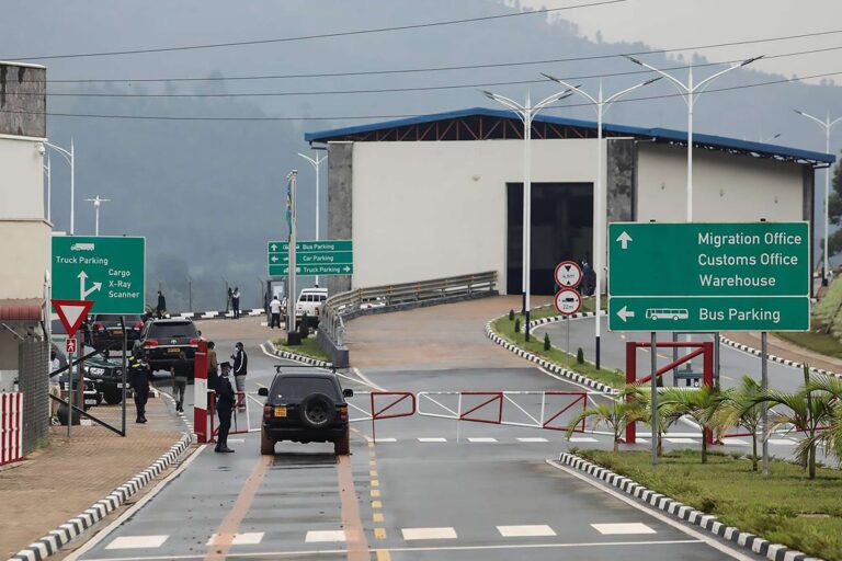 Cross Border Car Hire in Uganda - 4x4 cross border safaris